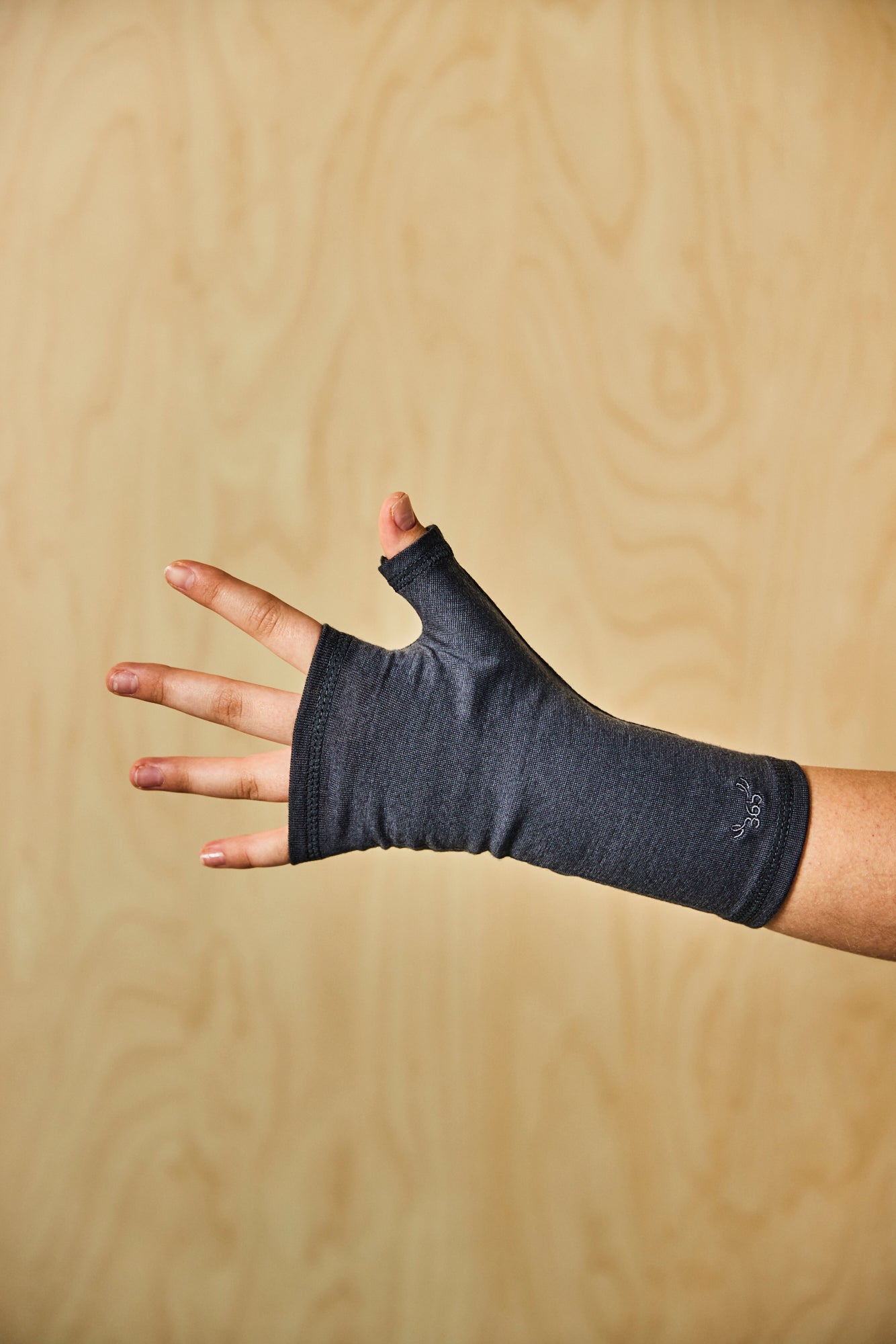 WOMEN'S HANDWARMER FINGERLESS GLOVES - Iron Marle – Little Flock of Horrors
